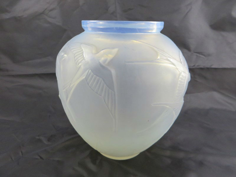 Sabino vase 'Hirondelle' Pattern - Arts & Crafts Antiques